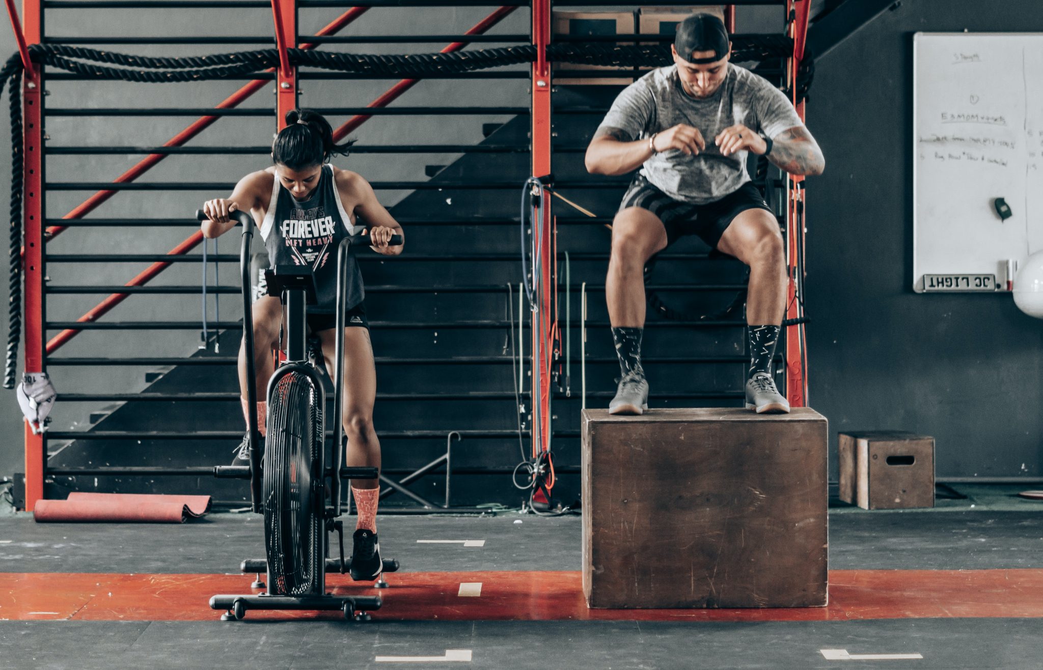 🥇【DIFERENCIAS entre push jerk, push press y estricto】 ¡Fácil!